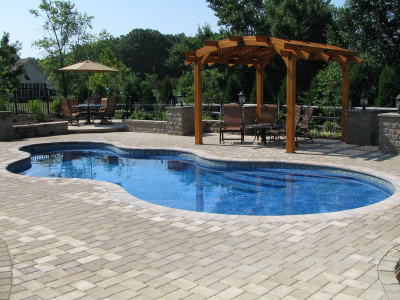 Heritage Custom Pools | Viking Pools Freeform Shaped Swimming Pool ...