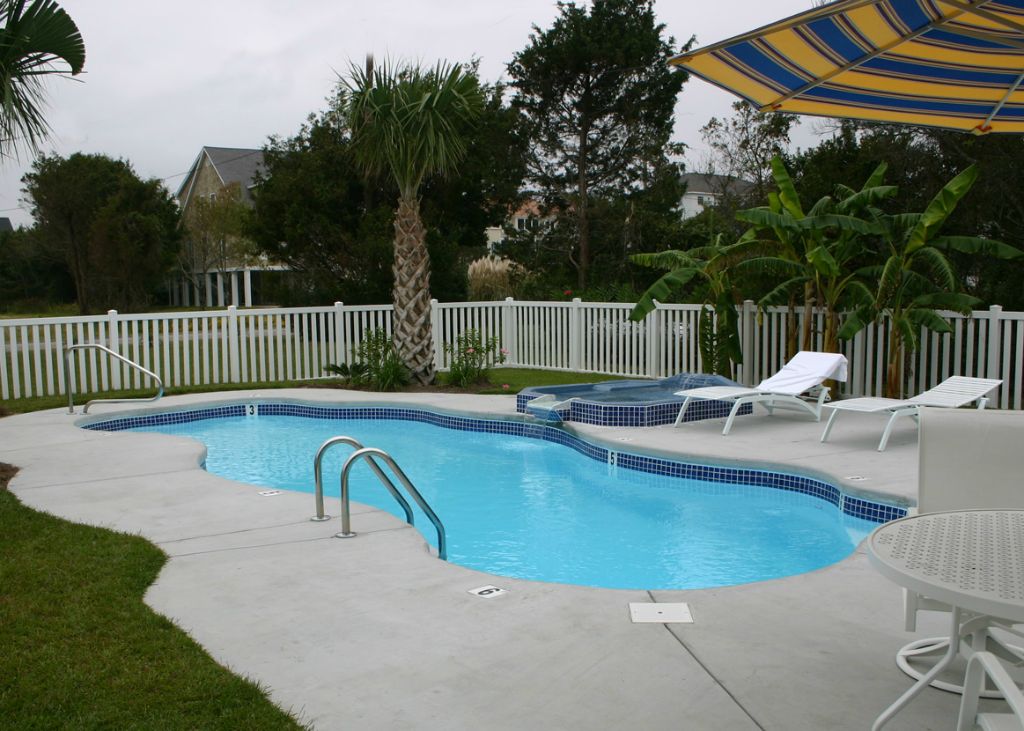 Heritage Custom Pools | Blue Hawaiian Fiberglass Pools Natural Shaped ...